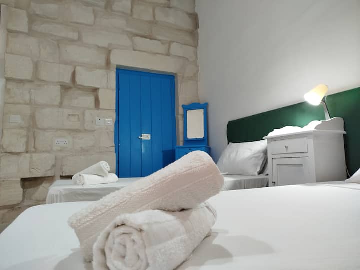 Cosy Cottage Style Suite Sliema With Own Balcony - Malte
