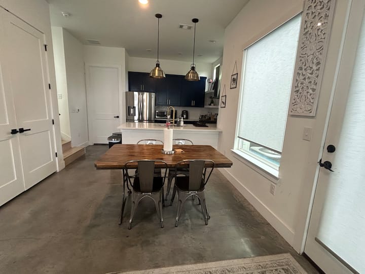 Bright And Stylish Modern Home - Austin, TX