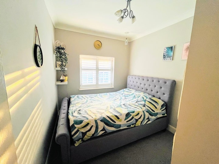Single Room With Microwave & Kettle- Ladies Only - Woolwich