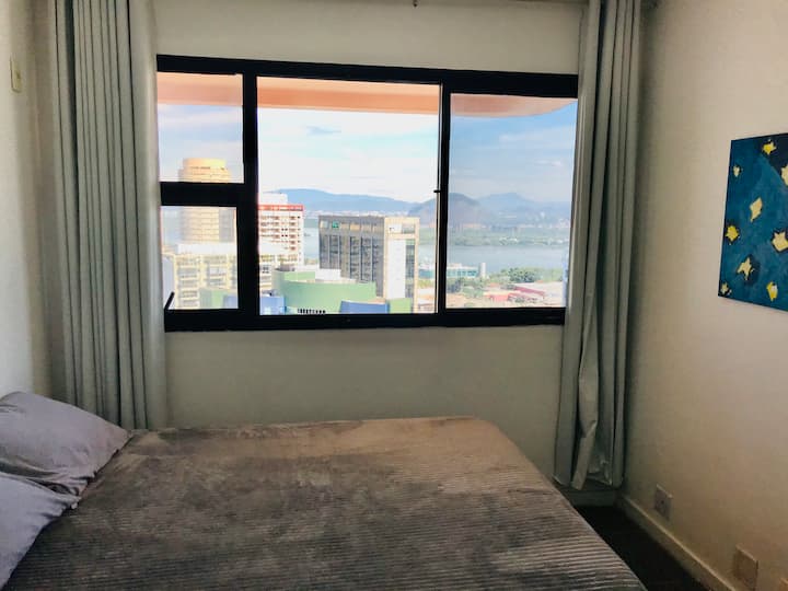 Suíte Com Janelão Vista Top Pertinho Da Praia! - Rio de Janeiro