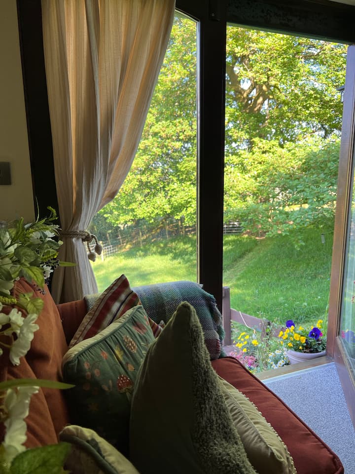 ‘Cariad’ A Romantic Off Grid Retreat In Wales - South Wales