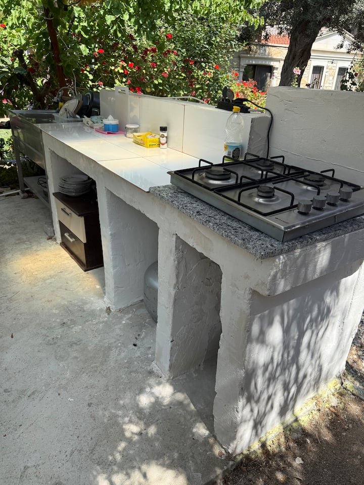 Karanfil Rooms 
Foça Elies 1 - Foça