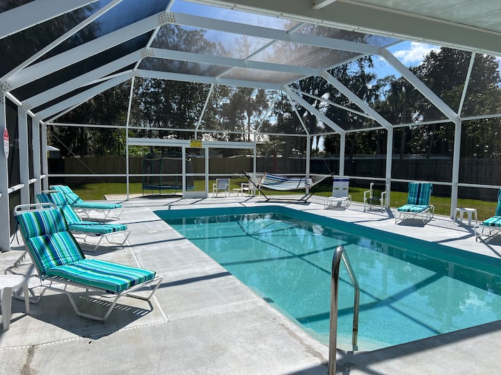 Naomi’s Pool, Beach & River Getaway - Edgewater, FL