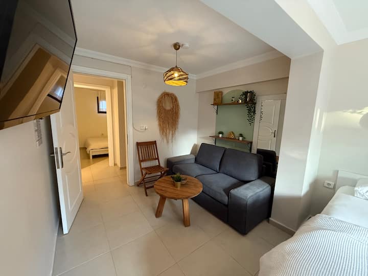 Karanfil Rooms 
Foça Elies 3 - Foça
