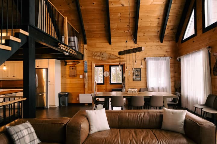 Chaleureux Chalet + Spa Et Foyer - La Malbaie