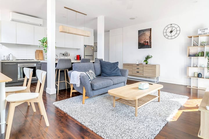 Made In Sydneychic Shop Conversion With Courtyard - Sydney