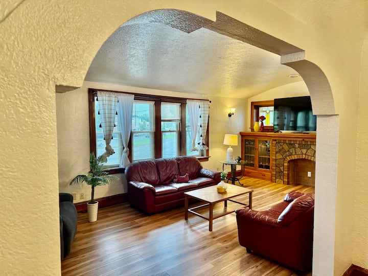 Old Milwaukee Charm, Near Downtown , Amfam, Harley - Milwaukee