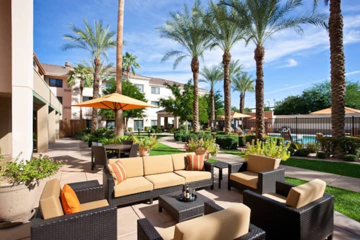 Pleasant Stay! Convenient Unit W/ Balcony, Pool! - Chandler