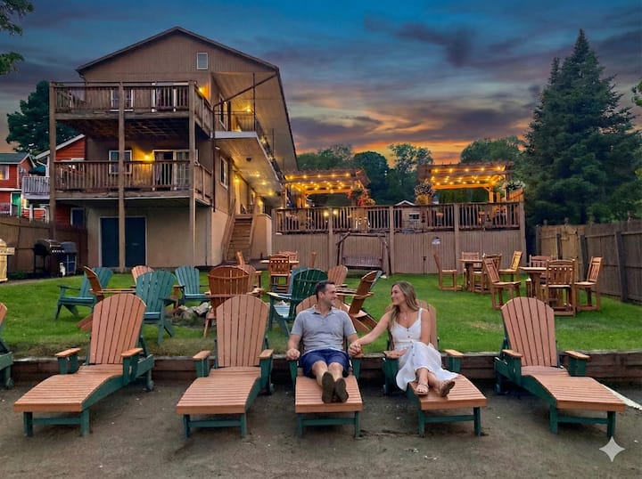 King Studio Steps To Pool, Hot Tub, Beach & Kayaks - Lake George, NY