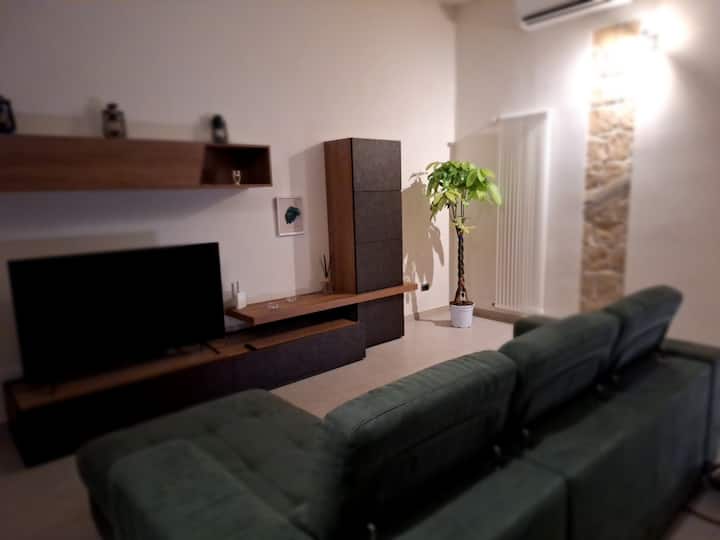 Welcome To 'Tuff House' - Naples