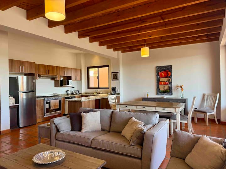 Spacious No Stairs 24/7 Security Pool Parking Gym - San Miguel de Allende