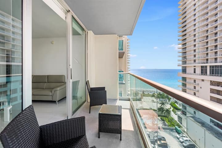 Upgraded Minimalistic Corner Oceanview Beach Home - Hollywood, FL