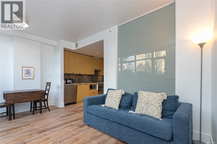 Peaceful Vic West Getaway W/patio And Parking - Victoria