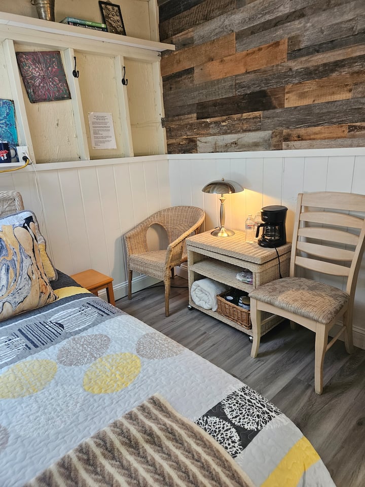 The Garden Room, No Cleaning Fee, No Wi-fi. - Delaware