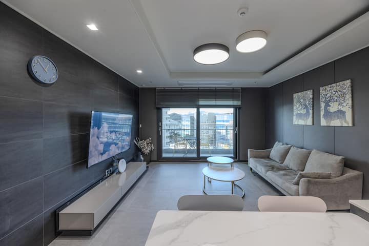 [Elmomento Osiria]#기장#롯데월드#24평신축레지던스#퀸2#시몬스#3-0605 - Busan