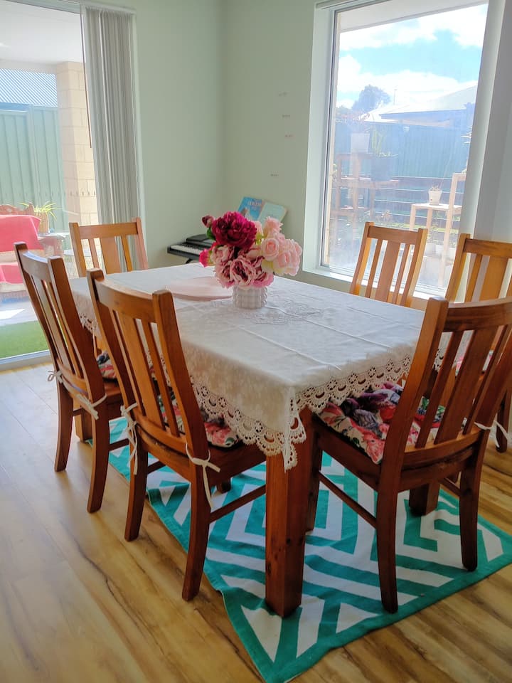 Lakeside View Home For Family - Albany