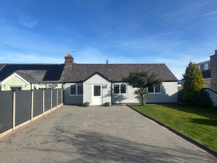 Stunning Two Bed Cottage - Rhyl