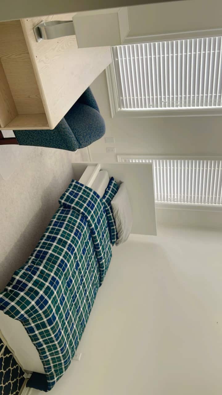 No Taxes- Budget Friendly Retreat-wifi-parking - Brampton