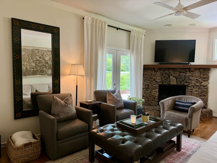 Cozy & Convenient Cottage - Hoover, AL