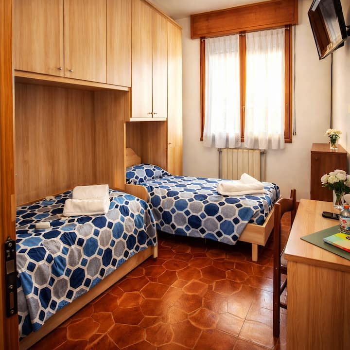 Guest House Emilia - Doppia Con Letti Singoli 1 - Reggio Emilia