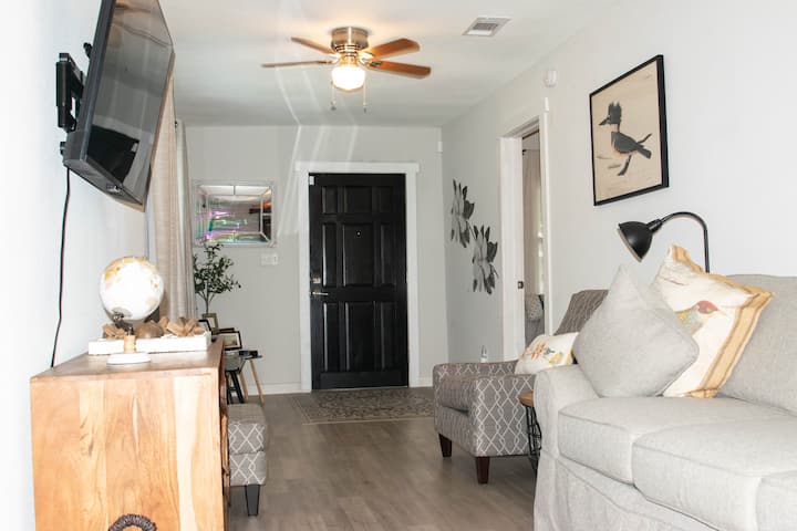 The Gwendolyn | Staydifferently | Downtown | Beach - Pensacola, FL