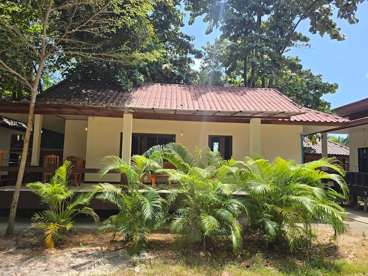 Long Beach, 2 Bedrooms, 2 Bathrooms, Breakfast - Ko Lanta
