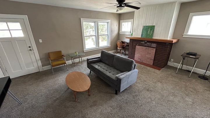 Delightful 2 Bedroom Duplex Near Promedica - Toledo, OH