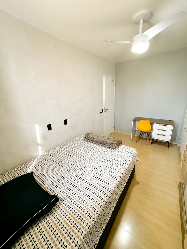 Quarto Inteiro. Na Melhor Região De Barueri. - Barueri