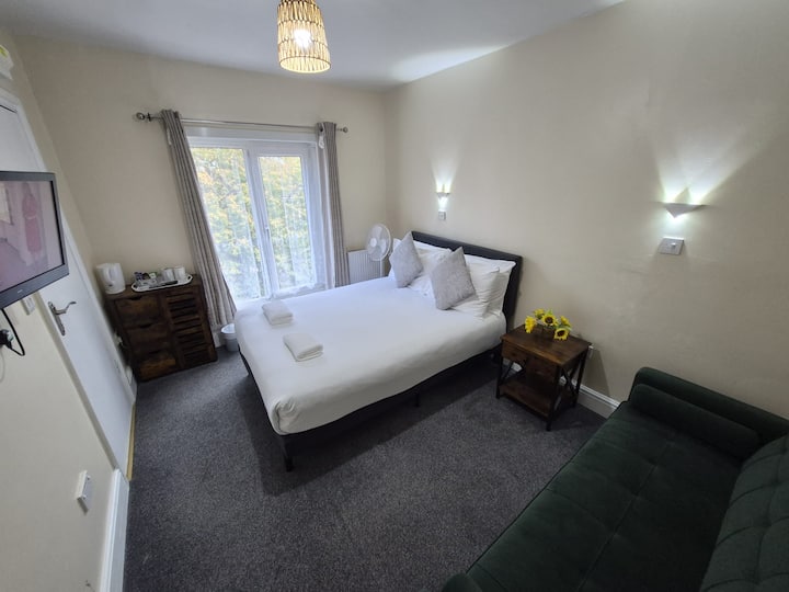 Top-floor Ensuite Family Room With Sofa – Sleeps 3 - Hayling Island