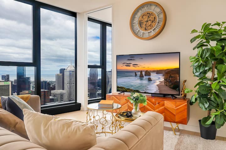 High-rise Luxury | Stunning City View | 2bed 2bath - Melbourne