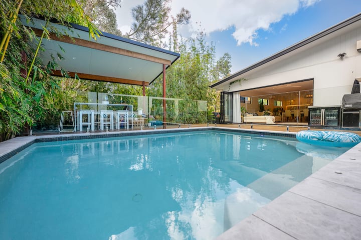 Welcome To Crackers Corner! - South Golden Beach