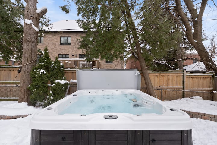 Hot Tub+outdoor Sauna, Big Family | Huge Backyard - Vaughan