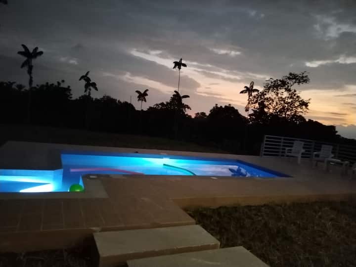 Piscina Privada Caliente. 4 Dorm Y 4 Baños. - Pedro Vicente Maldonado