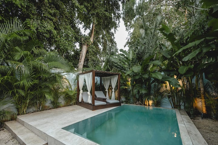 House Near Restaurant Row. Casa Loretta - Mérida