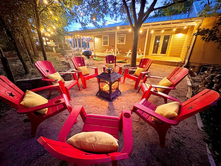 1 Block From W Main St | Quiet Spacious Getaway - Fredericksburg, TX