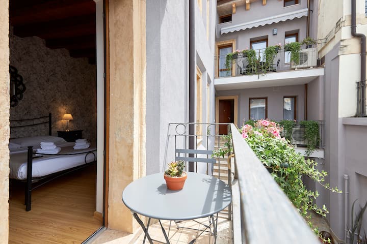 [Professor's Nest 6] - Verona Apartments - Verona