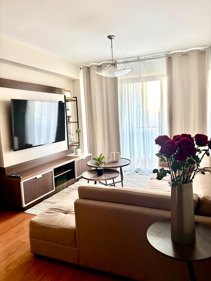 Apartamento 85 Mt2
3 Dormitorios 2 Baños Cochera - Pérou