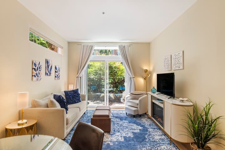 Courtyard Garden Oasis! With Pool & Parking - Ballard - Seattle
