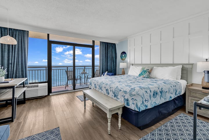 Oceanfront King | Myrtle Beach + Resort Amenities - Myrtle Beach, SC
