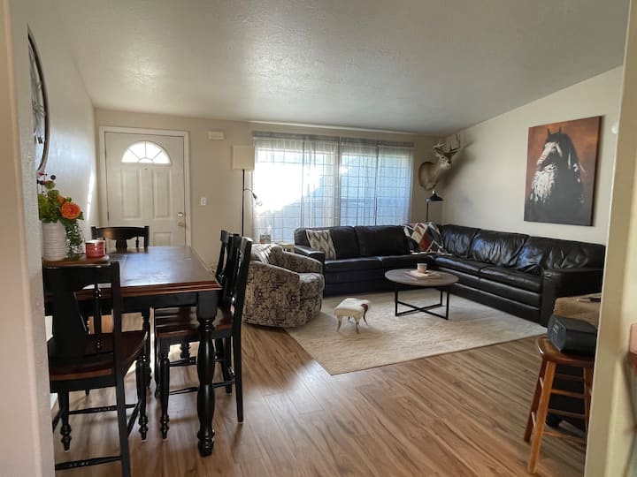 Home At Horse Plaza - Hat Rock State Park, Hermiston