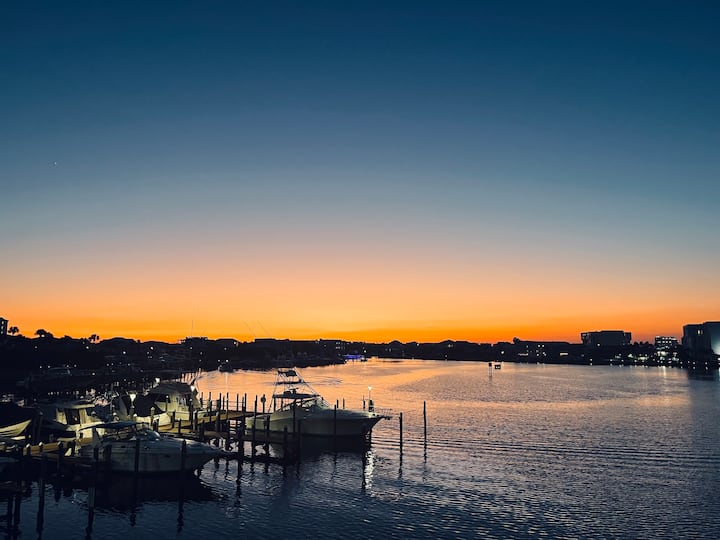 Harbor Front, Free Beach Service & Private Beach - Destin, FL