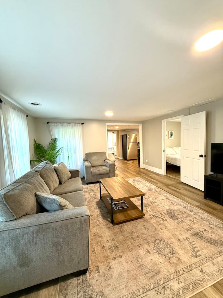 One Block From Lake Erie Modern Apartment - Fredonia, NY