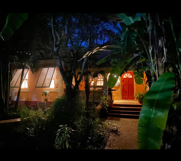 Nassau Garden Cottage Sleeps 4 - Nassau