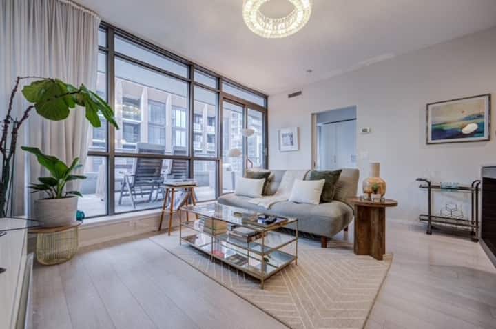 Location&style- Heart Of Entertainment District - Toronto, ON