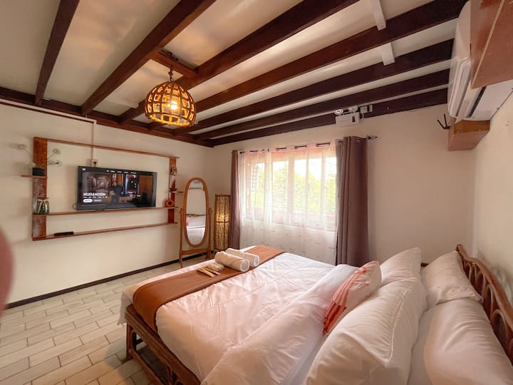 Queen Suite With Bathtub | Garden Patio & Kitchen - Puerto Galera
