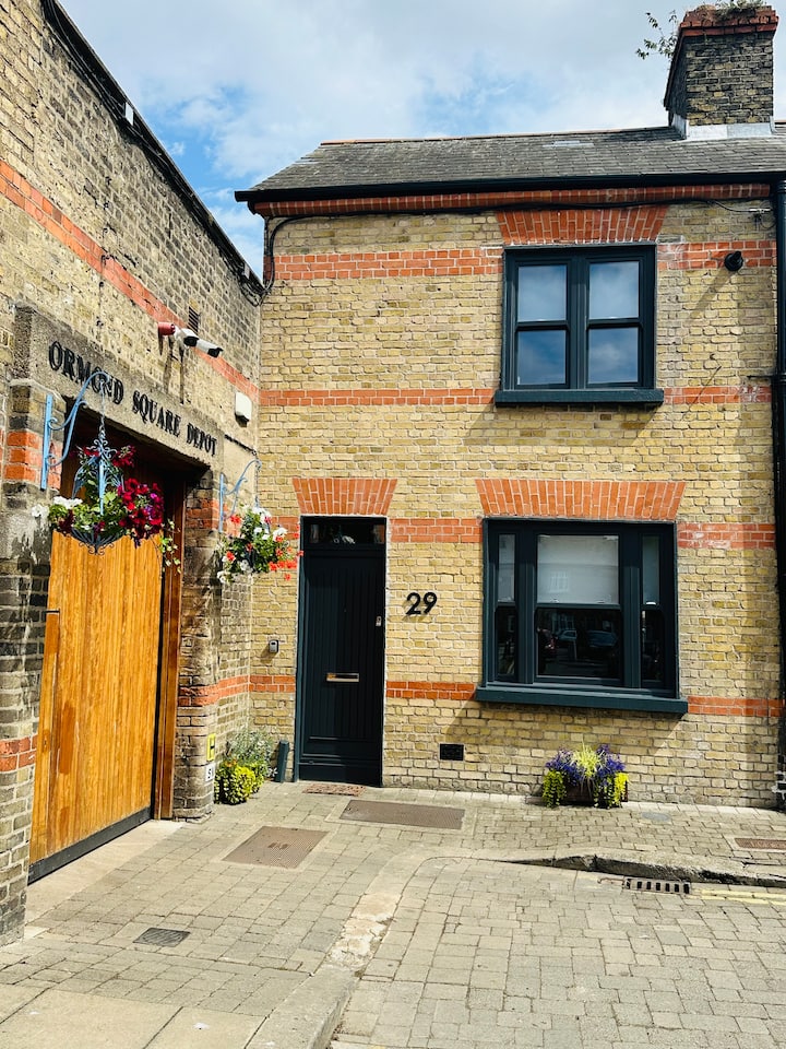 2 Bedroom City Centre Townhouse - Dublin