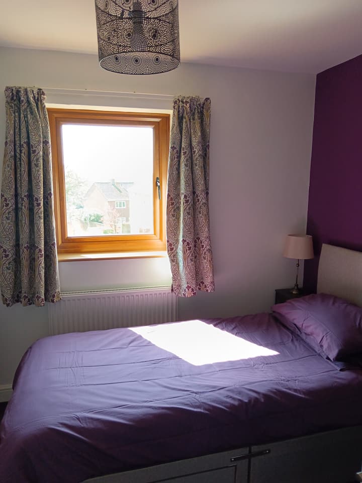 Single Bedroom In Family Home. - Glastonbury