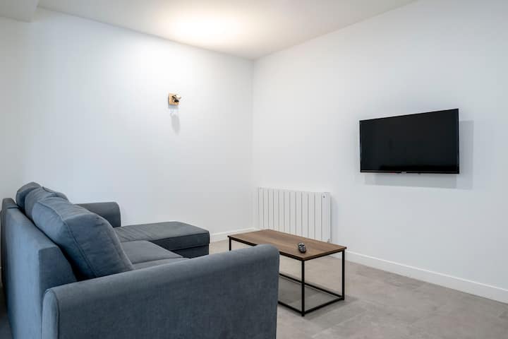 Bulle De Sérénité Au Bord De La Rivière - Méru