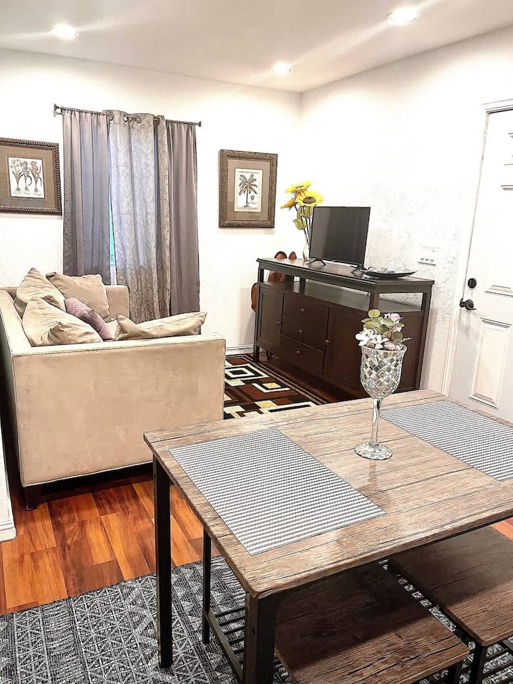 Private 1br Retreat | Near Usc | Colby & Conrad - Los Angeles, CA