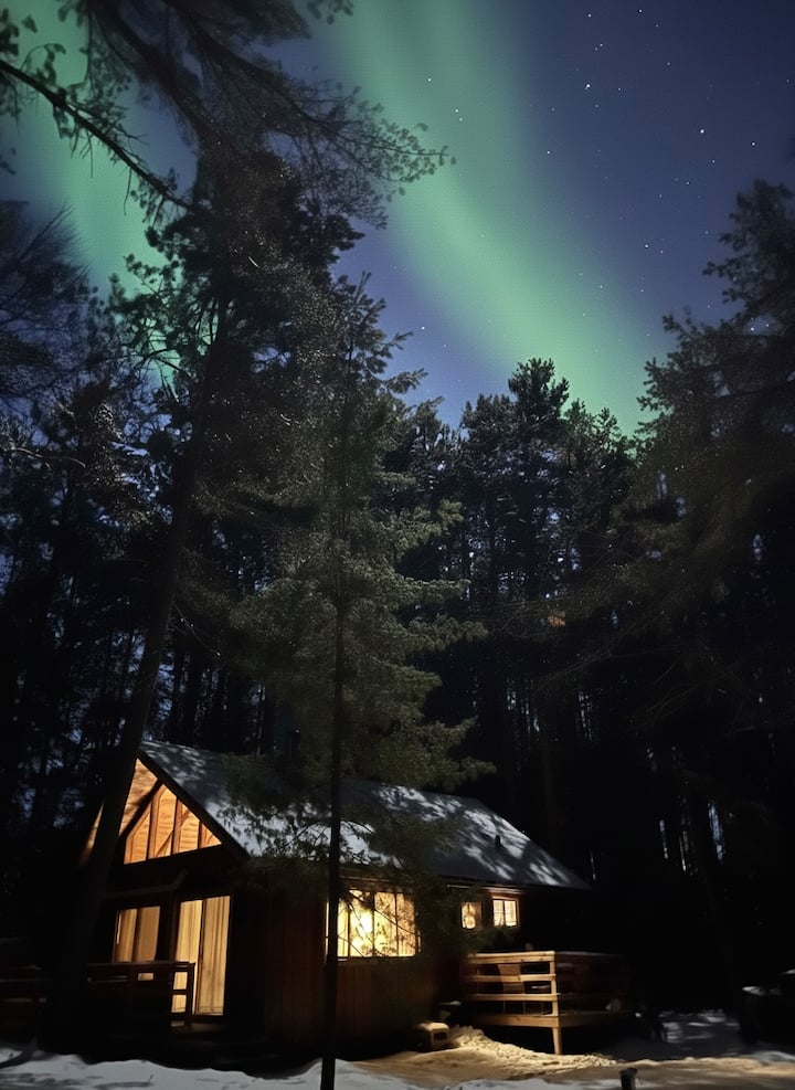 Cozy Cabin Retreat | Fireplace & Movie Nights - Wisconsin